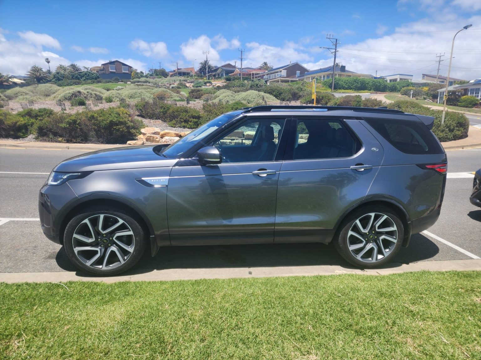** SOLD** 2018 Land Rover Discovery 5 HSE – Range Rover, Land Rover ...